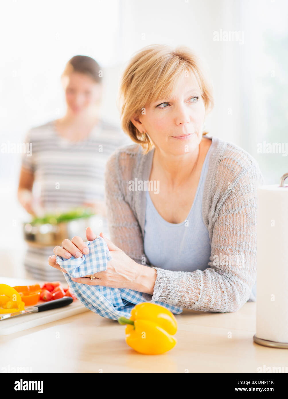 Leaning on kitchen counter hi-res stock photography and images - Alamy