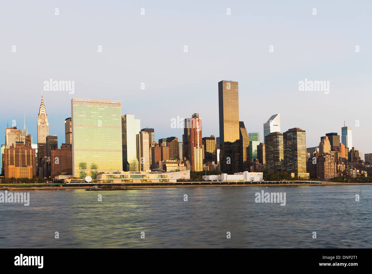 Sunset view new york skyline hi-res stock photography and images - Alamy