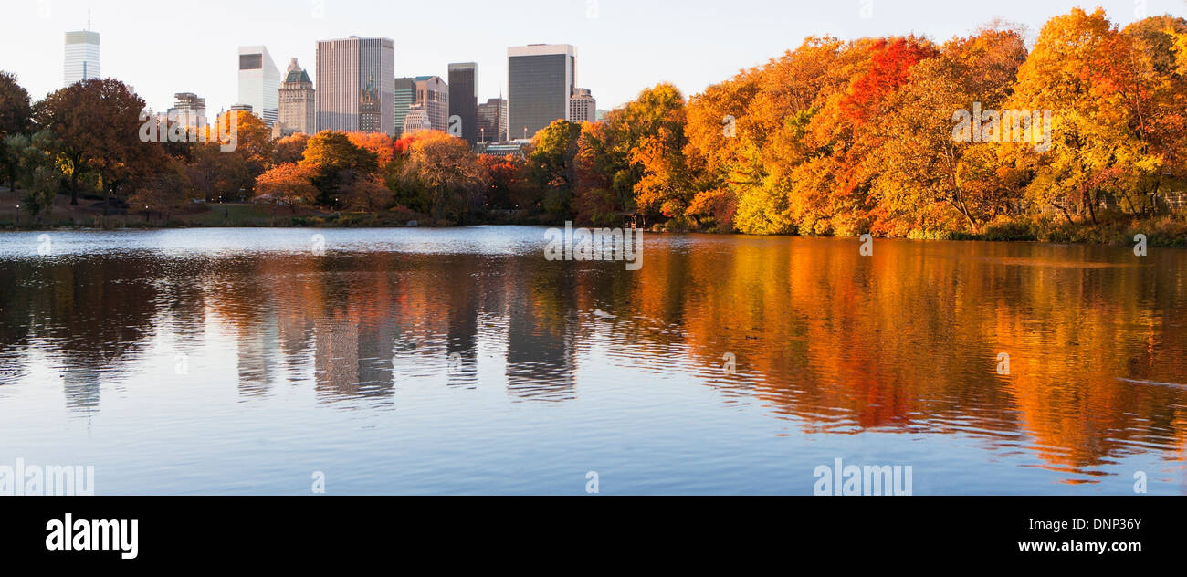 Nyc skyline autumn hi-res stock photography and images - Alamy