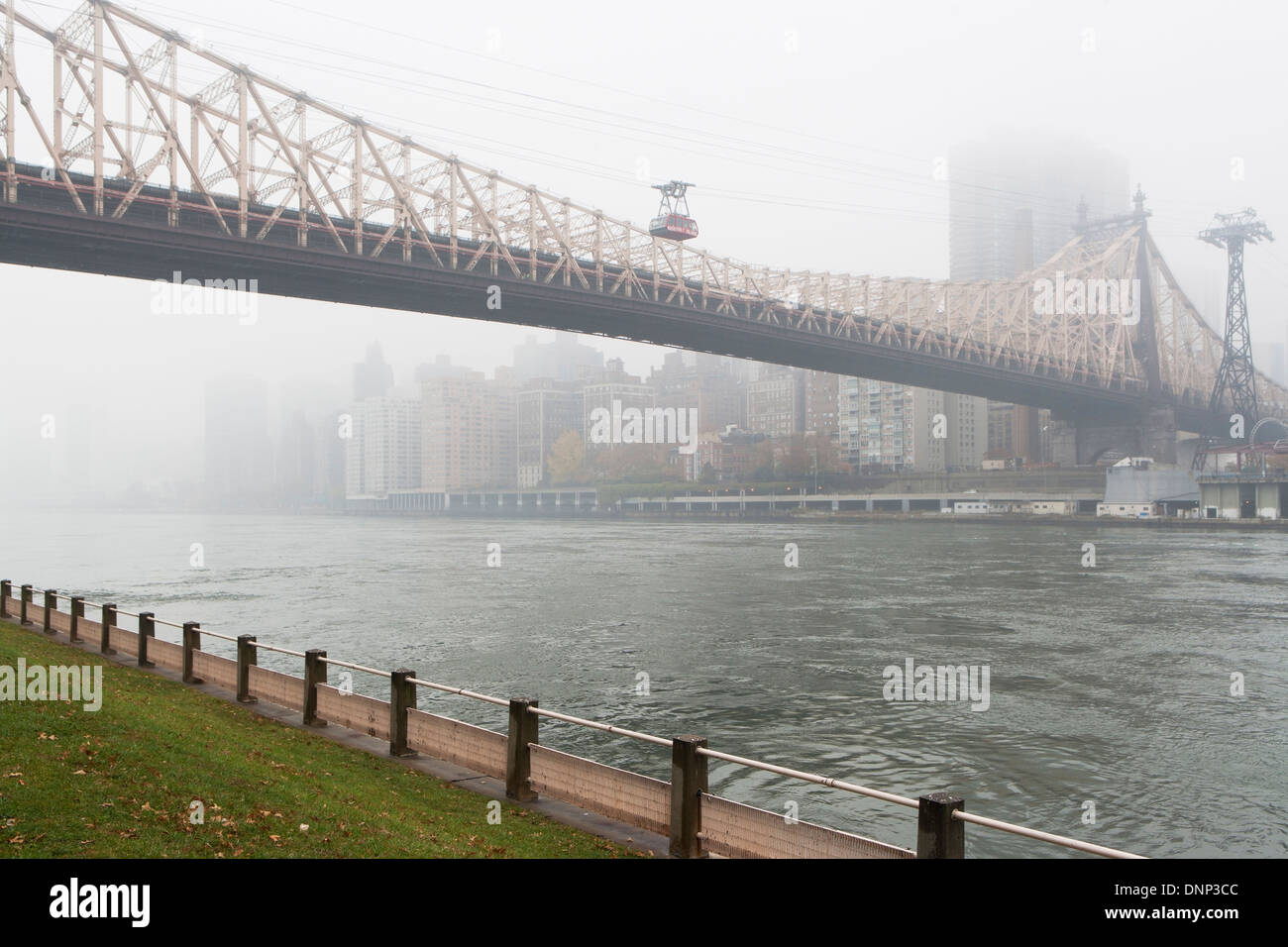 USA, New York State, New York City, Overhead cable car by Queensboro ...