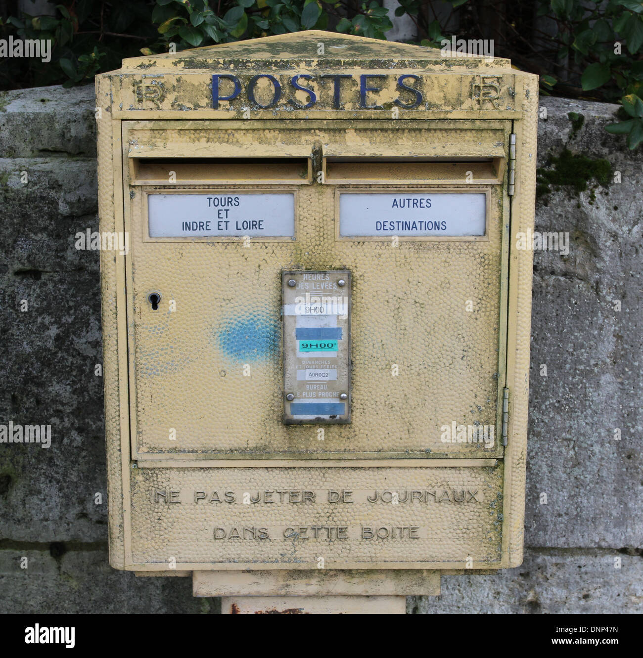 French post box hi-res stock photography and images - Alamy