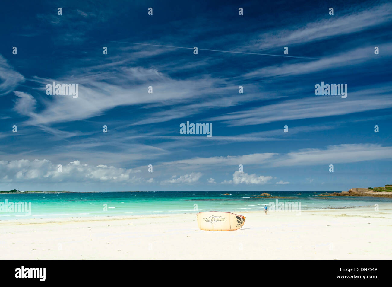 Summer kite surfing on the beach in Cobo Bay, Guernsey Stock Photo - Alamy