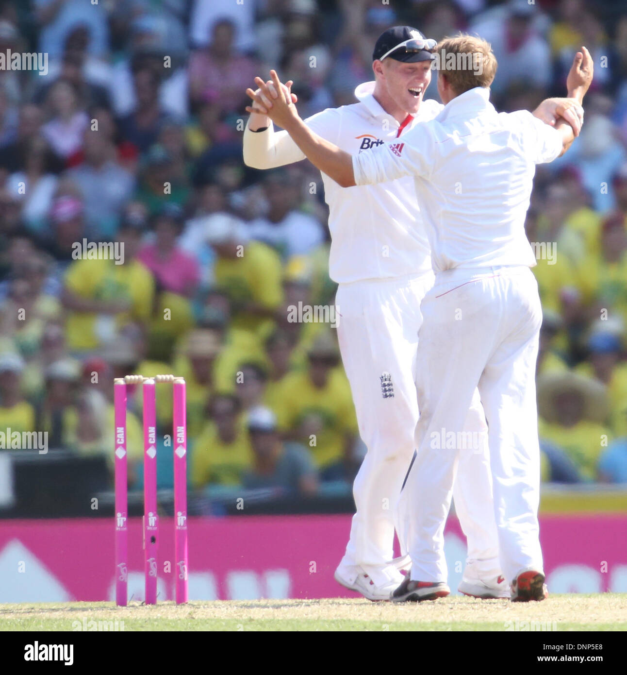 Sydney, Australia. 03rd Jan, 2014. Scott Borthwick and Ben Stokes ...