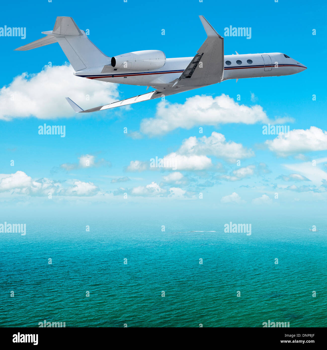 Plane over sea hi-res stock photography and images - Alamy