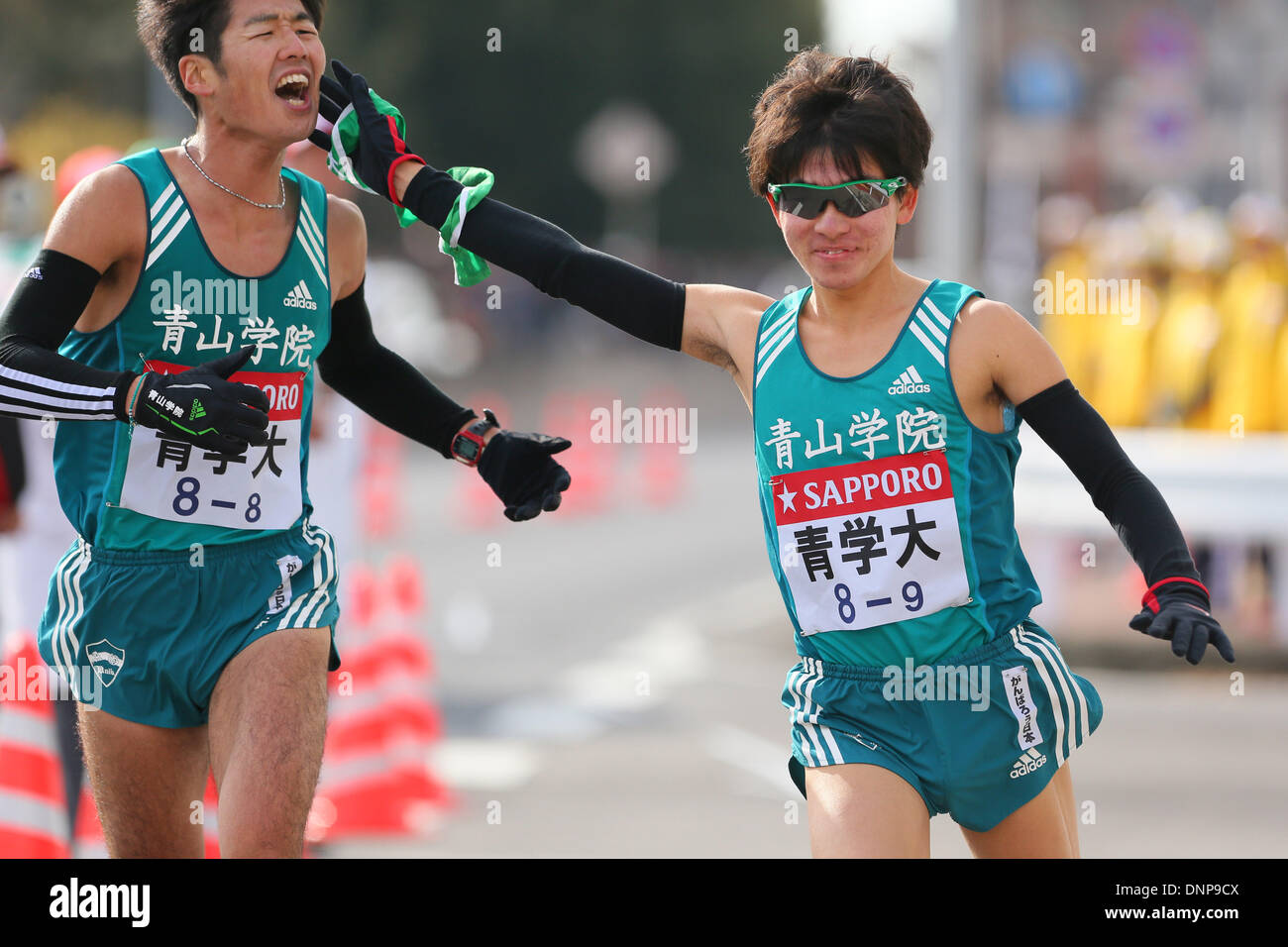 Kanagawa, Japan. 3rd Jan, 2014. (L-R)Naoki Inoue, Takuya Fujikawa ...
