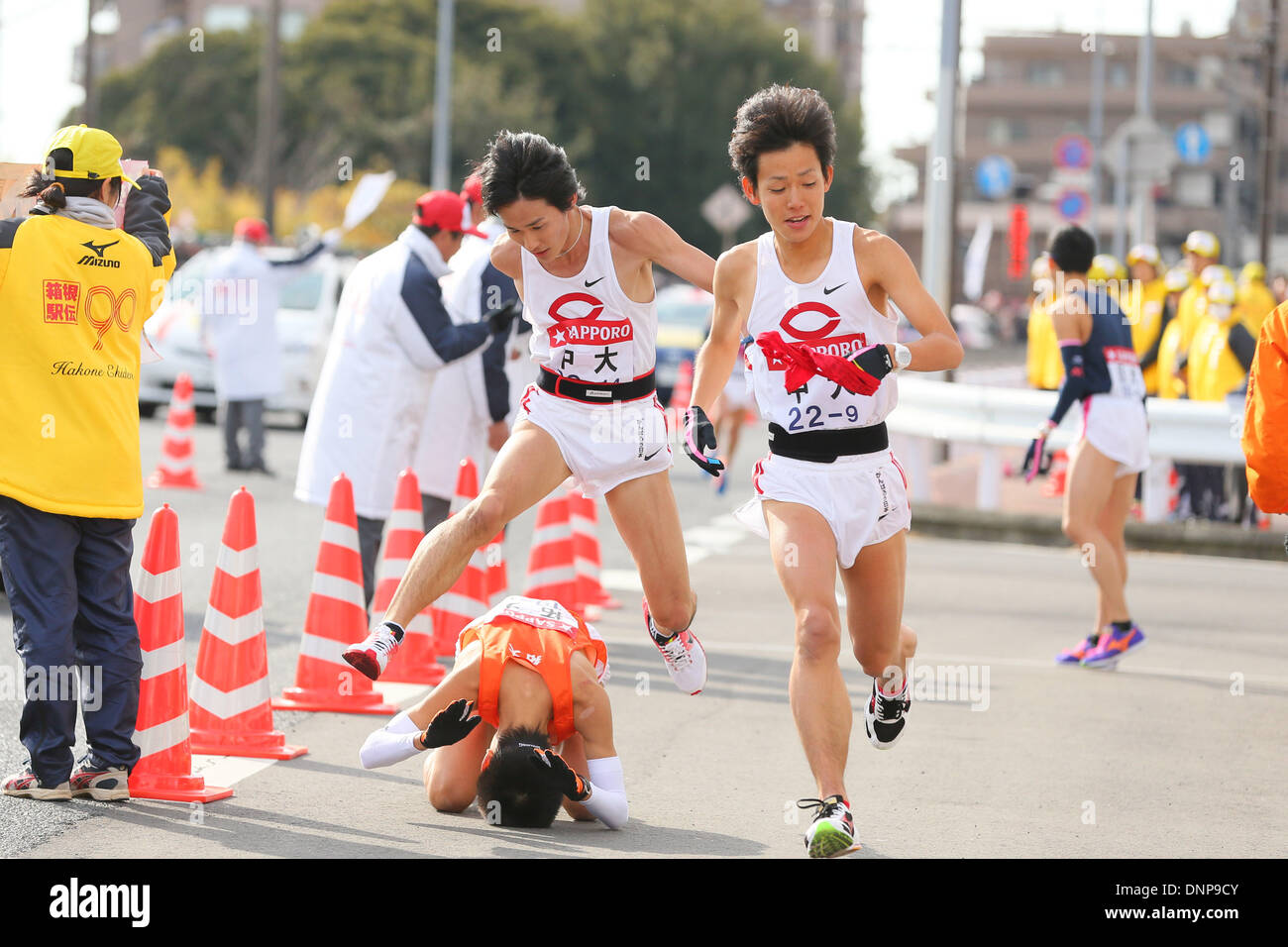 Kanagawa, Japan. 3rd Jan, 2014. (L-R)Takumi Ichida (Chuo-Univ ...