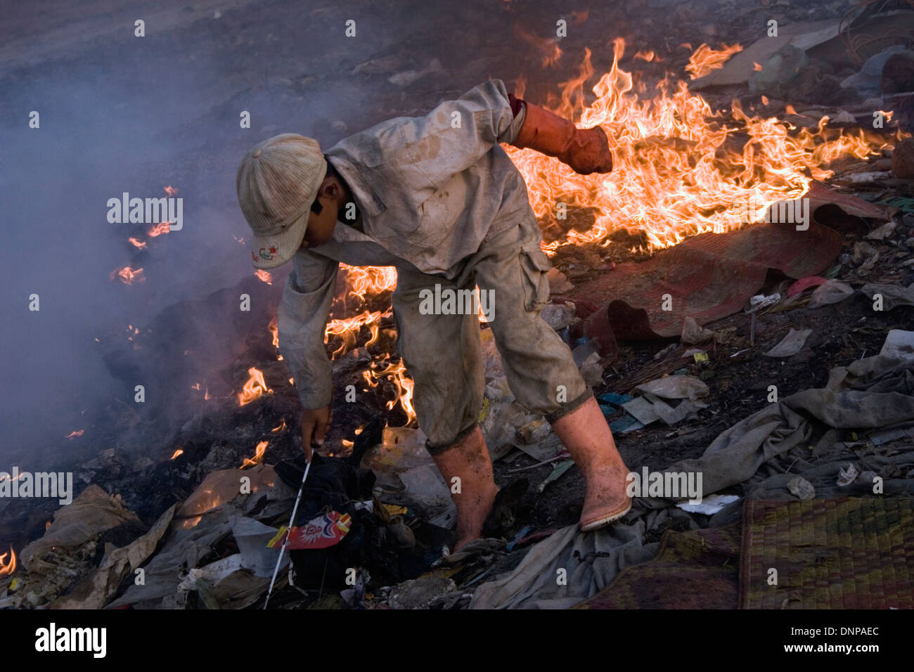 Burning garbage hi-res stock photography and images - Alamy