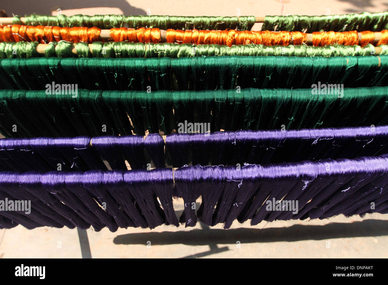 Silk handloom weaving in dhaka hi-res stock photography and images - Alamy