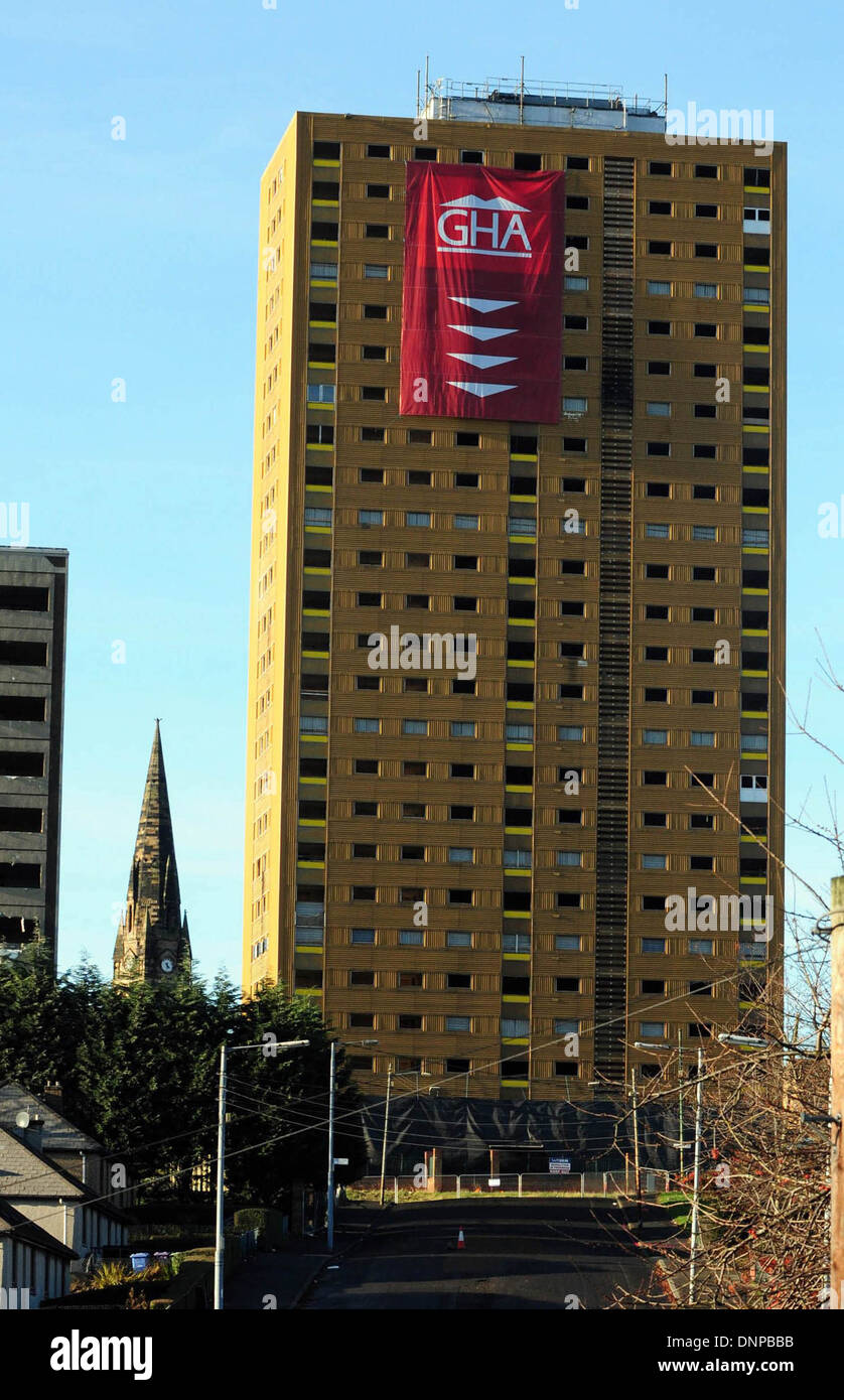 A Glasgow Housing Association multi-storey high rise is demolished on ...