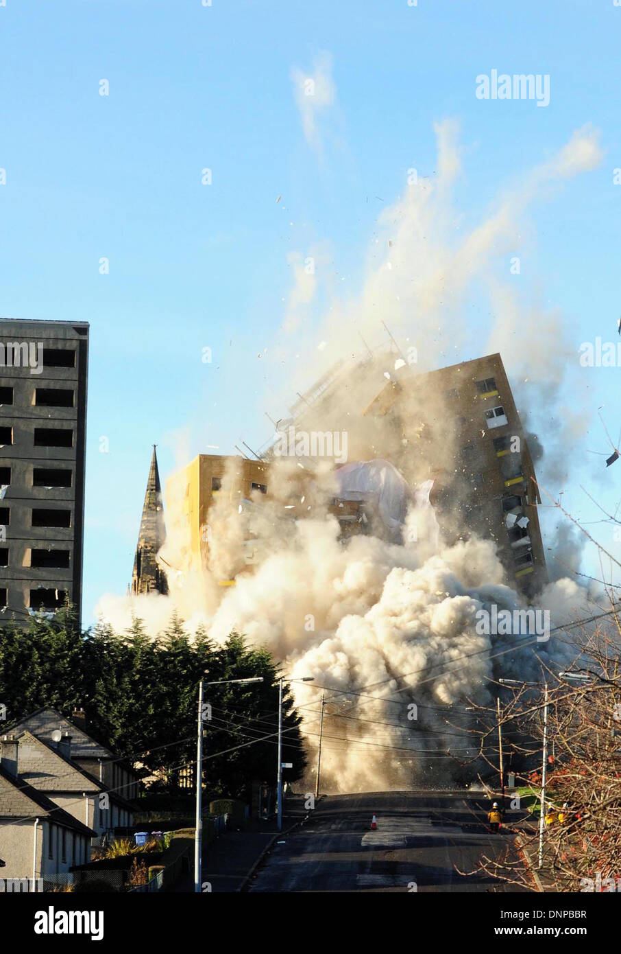 A Glasgow Housing Association multi-storey high rise is demolished on ...