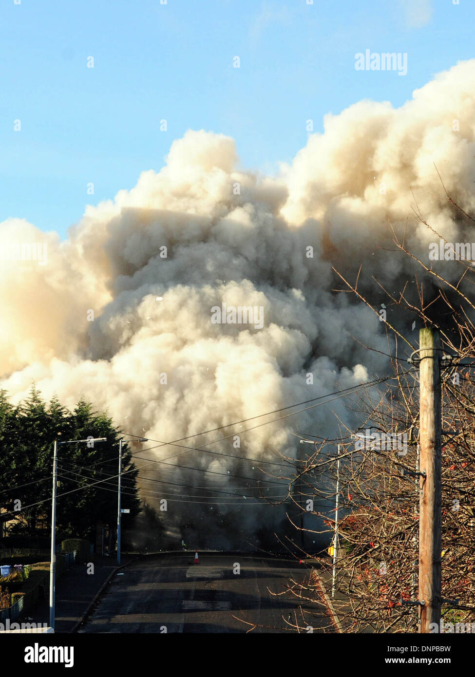 A Glasgow Housing Association multi-storey high rise is demolished on ...