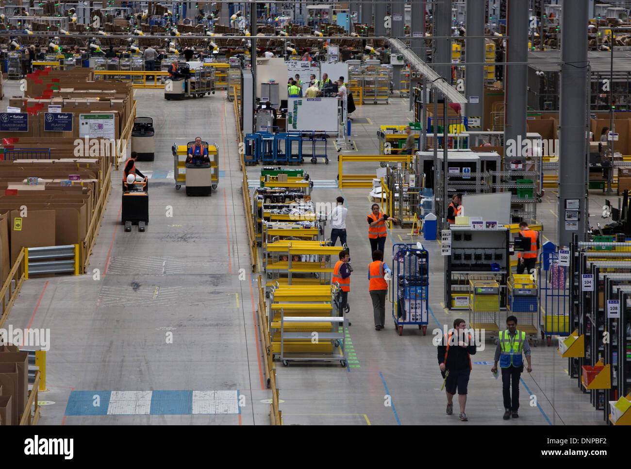 Fascinating behind the scenes picture of the Amazon Distribution Centre ...