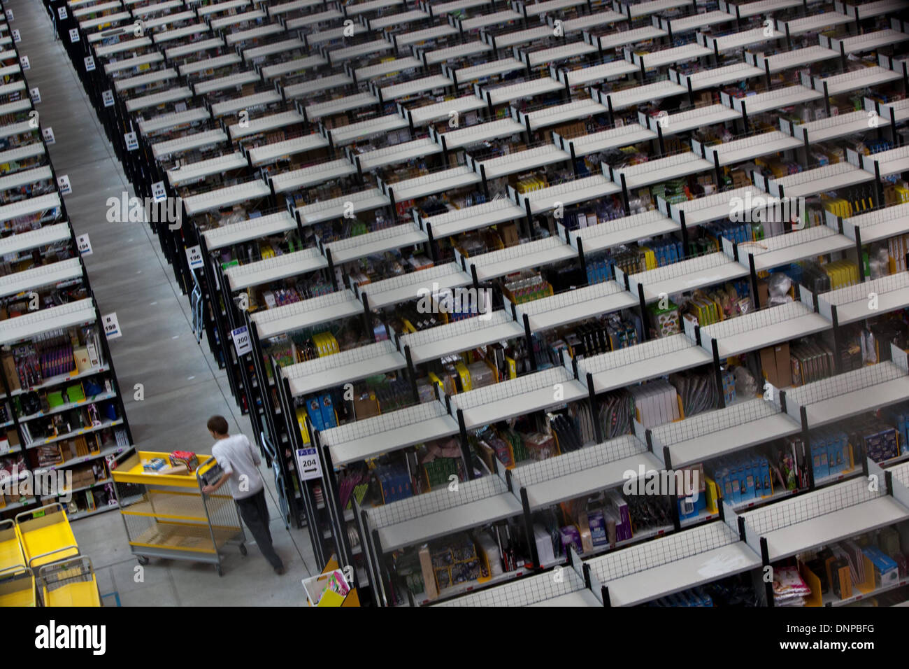 Fascinating behind the scenes picture of the Amazon Distribution Centre ...