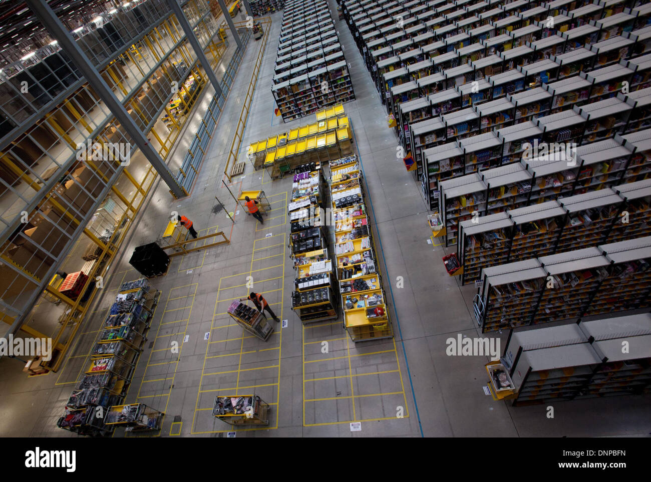 Fascinating behind the scenes picture of the Amazon Distribution Centre ...