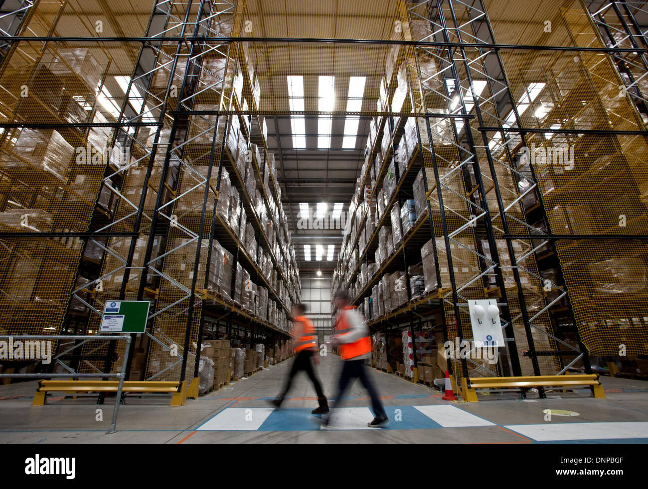 Fascinating behind the scenes picture of the Amazon Distribution Centre ...