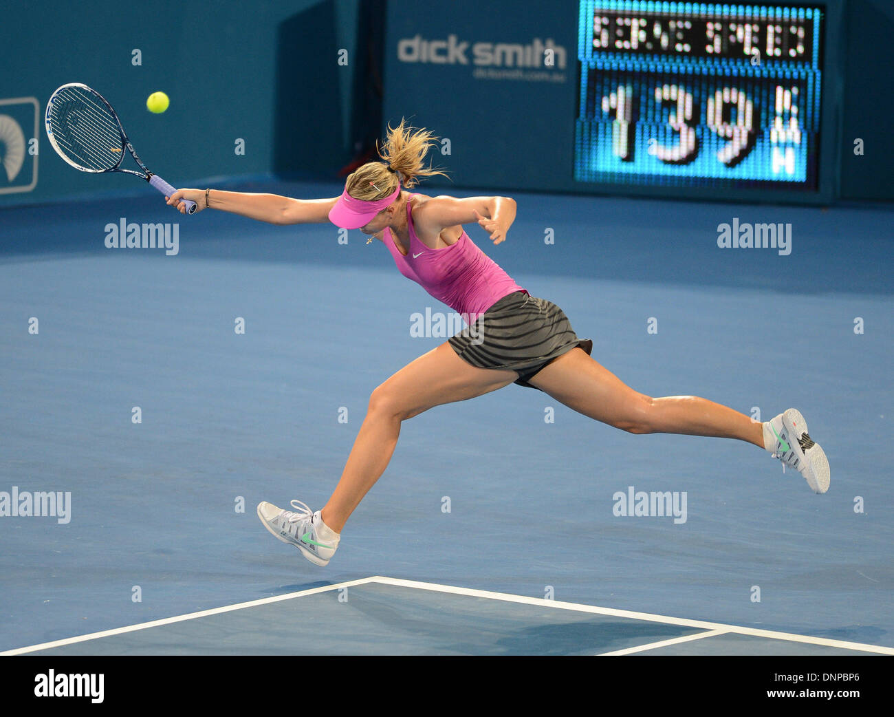 Maria sharapova hard court tennis hi-res stock photography and images ...