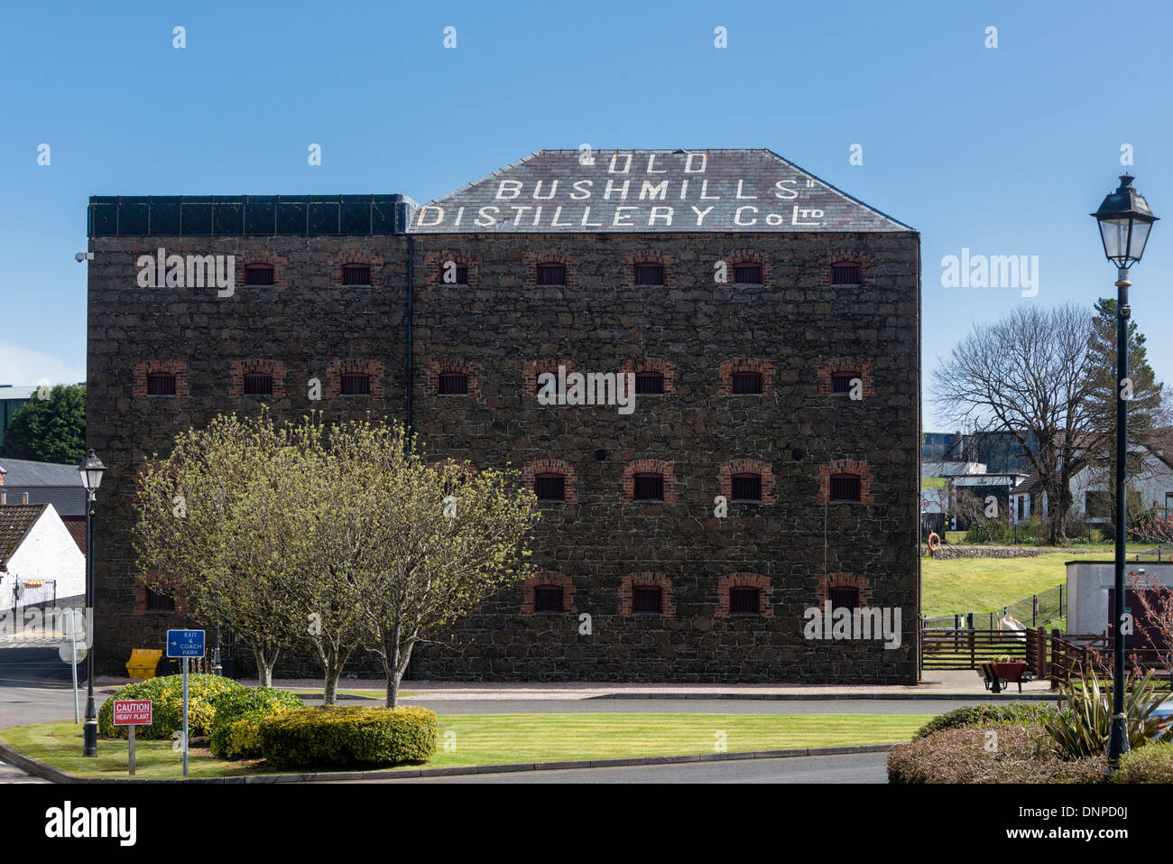 Bushmills whiskey distillery hi-res stock photography and images - Alamy