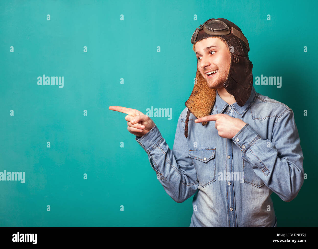 close up of man hands showing Stock Photo - Alamy