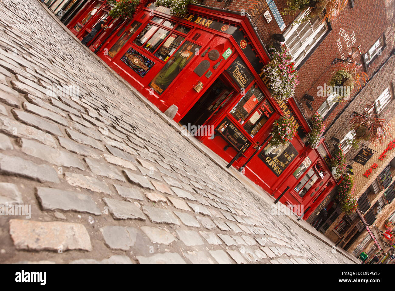 Dublin red pub hi-res stock photography and images - Alamy