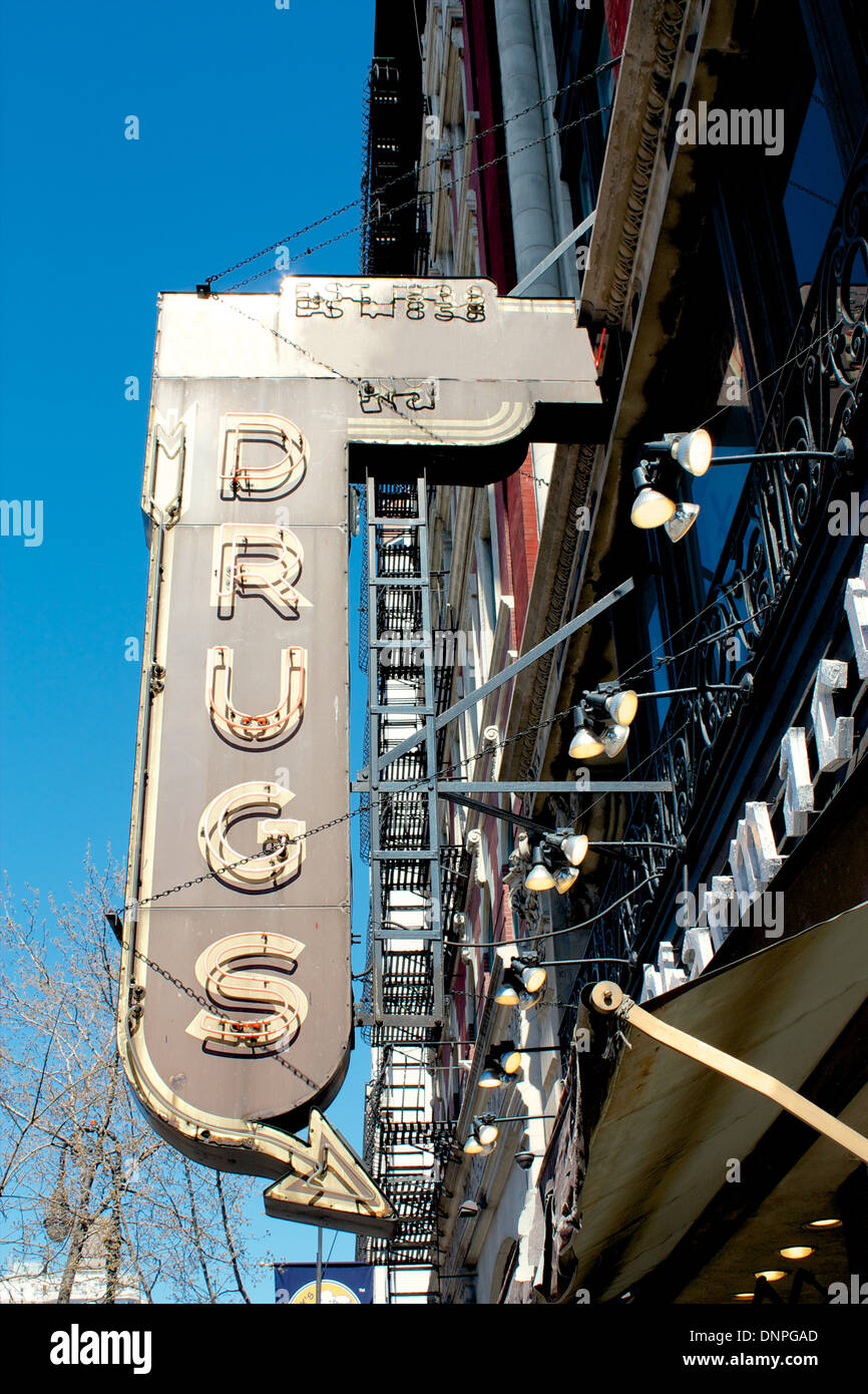 Pharmacy neon sign hi-res stock photography and images - Alamy