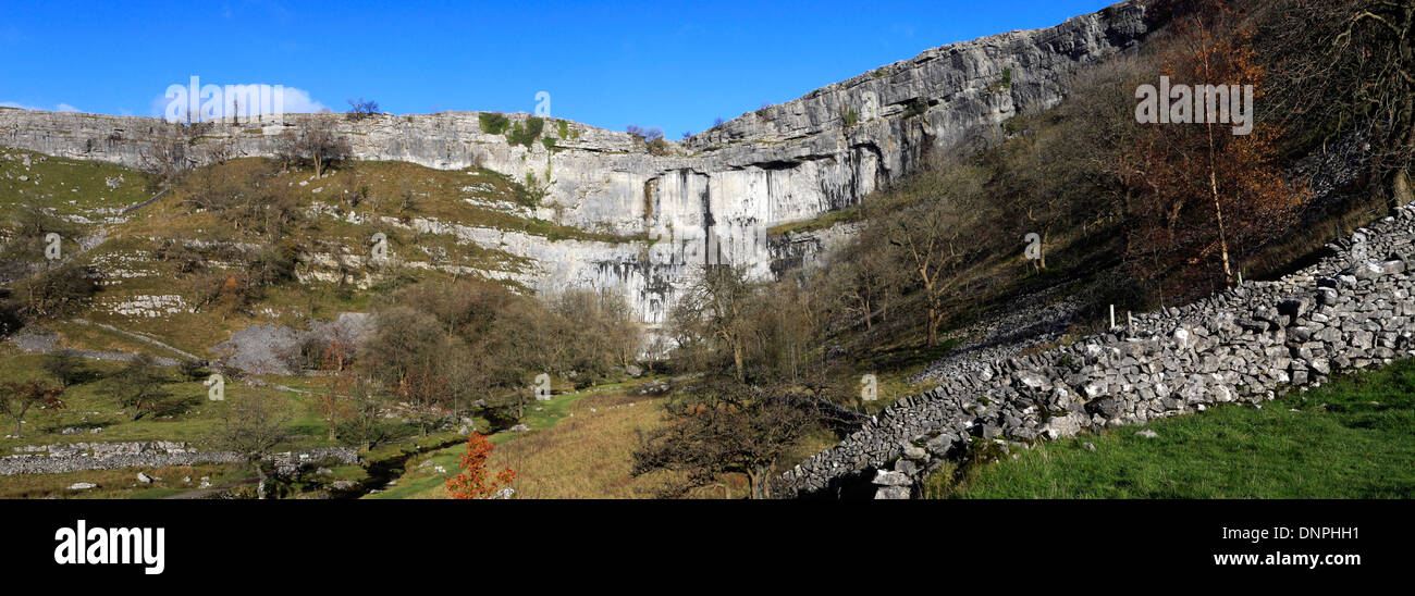 Malham Cove, limestone cliffs, Malhamdale, Yorkshire Dales National ...