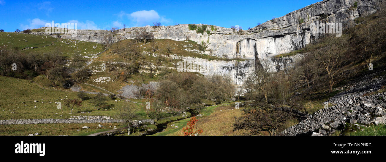 Malham Cove, limestone cliffs, Malhamdale, Yorkshire Dales National ...