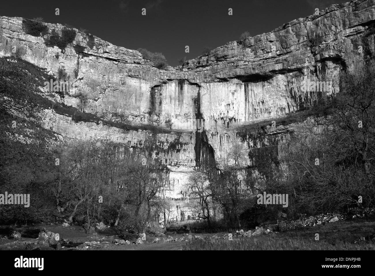 Malham Cove, limestone cliffs, Malhamdale, North Yorkshire Dales ...