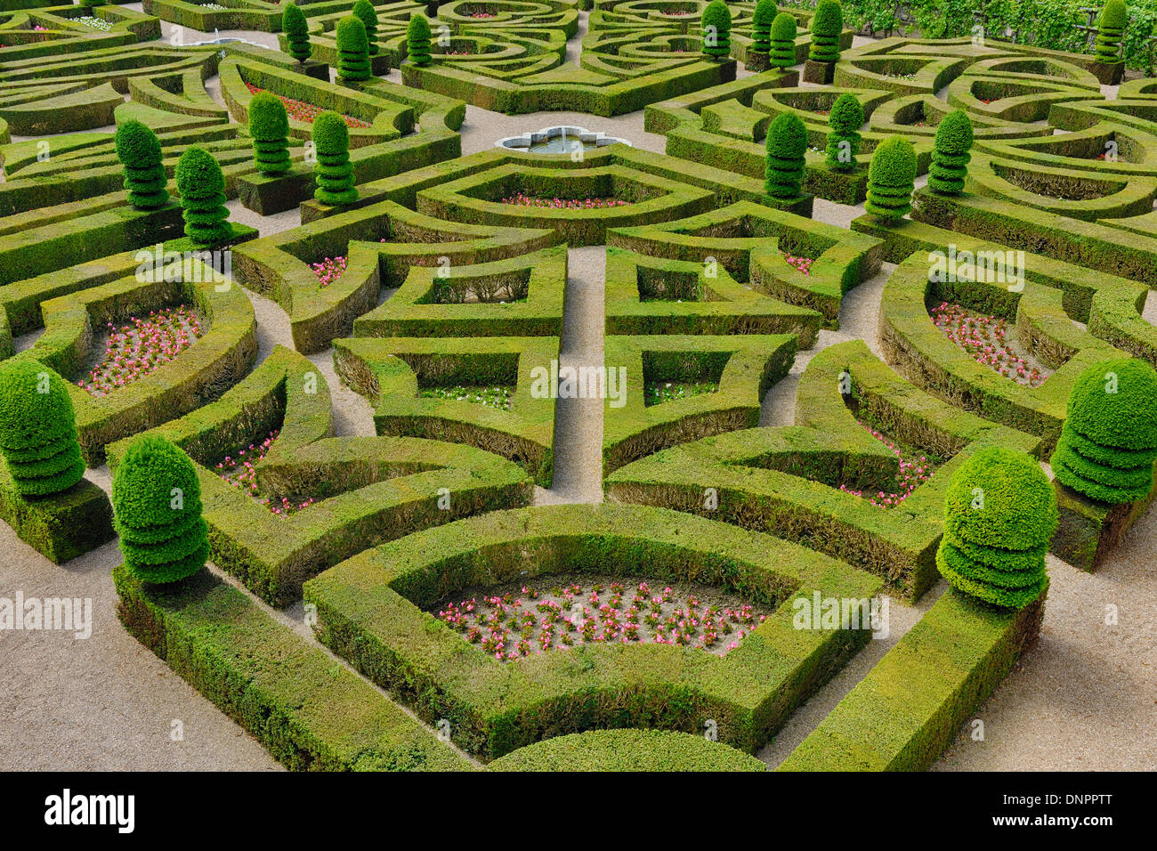 Patterned garden of castle grounds hi-res stock photography and images ...
