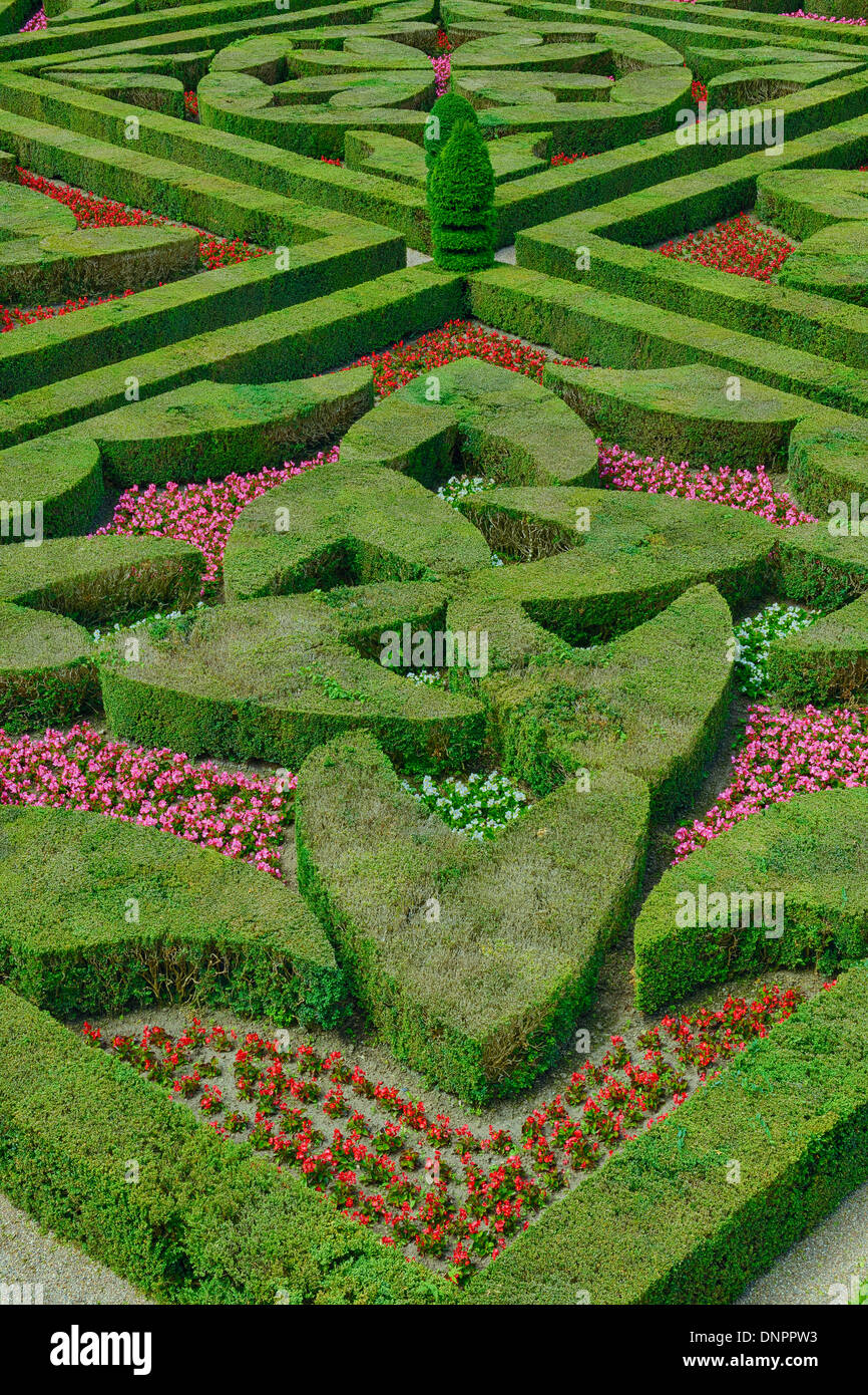 Patterned garden of castle grounds hi-res stock photography and images ...