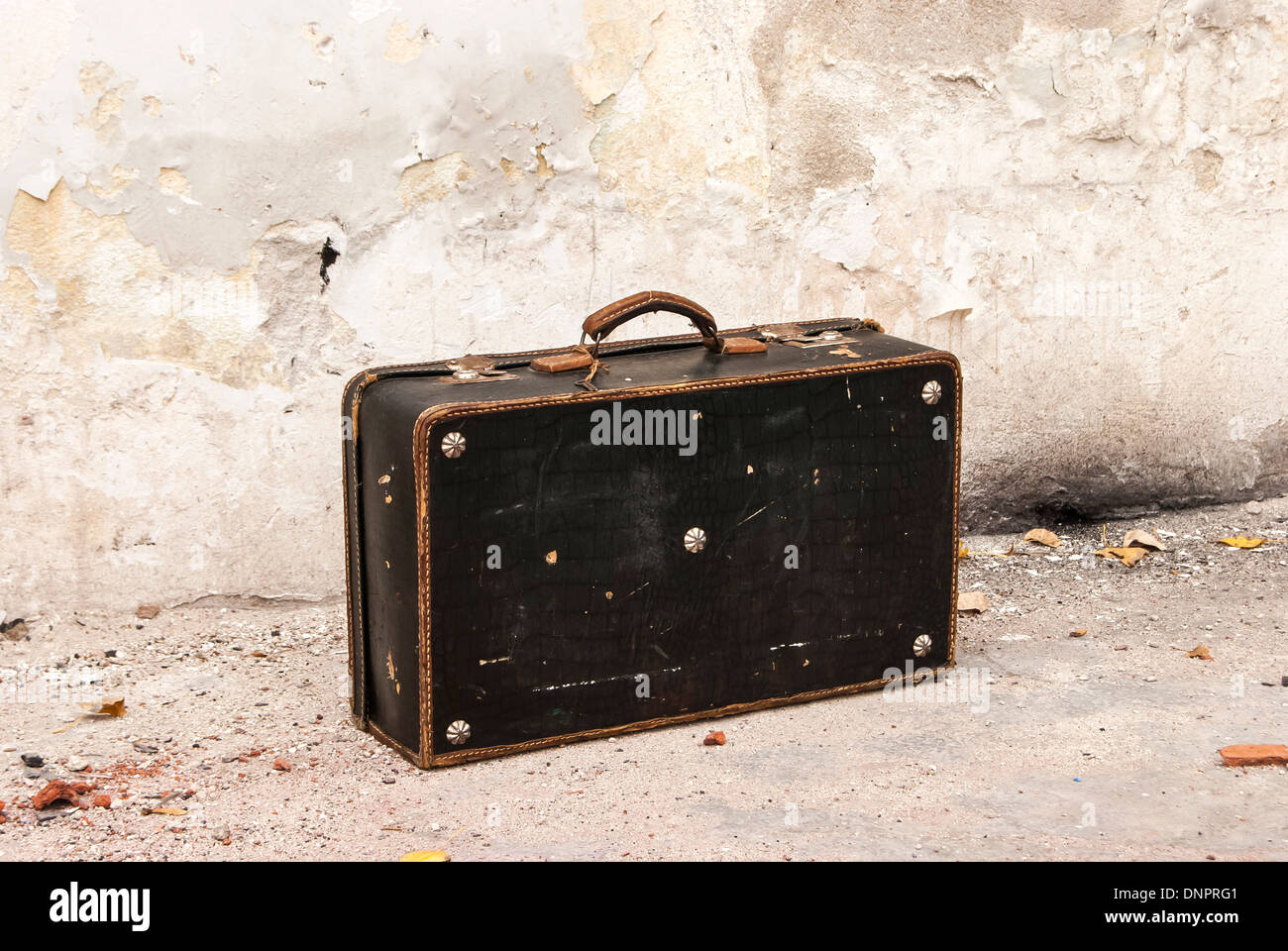 Old vintage suitcase Stock Photo - Alamy