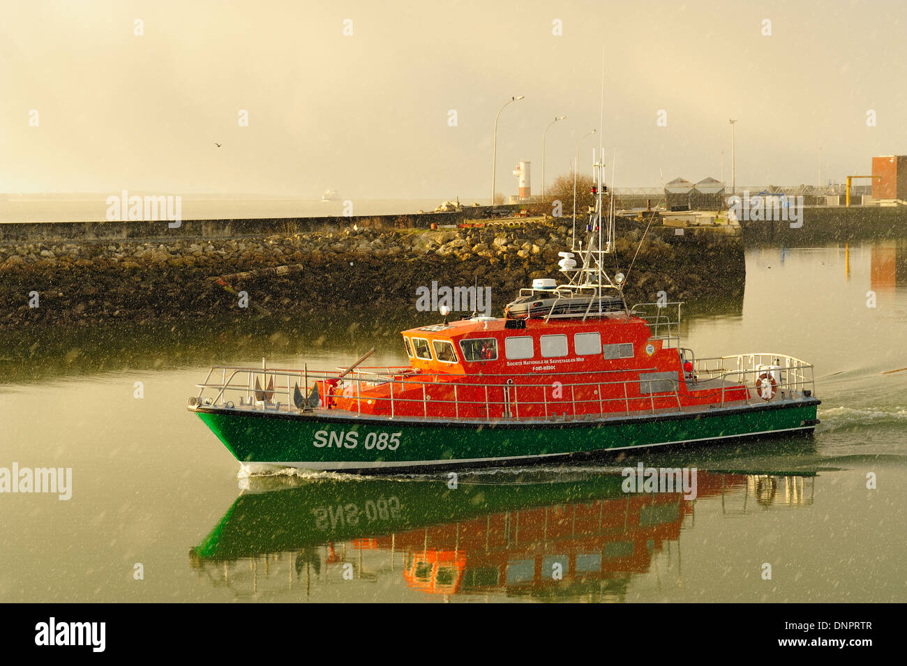 Rescue boat hi-res stock photography and images - Alamy