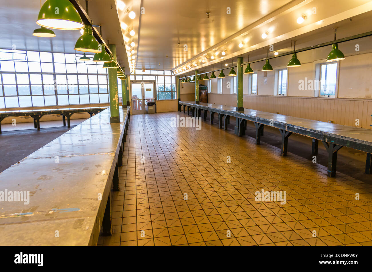 Empty market stall hi-res stock photography and images - Alamy