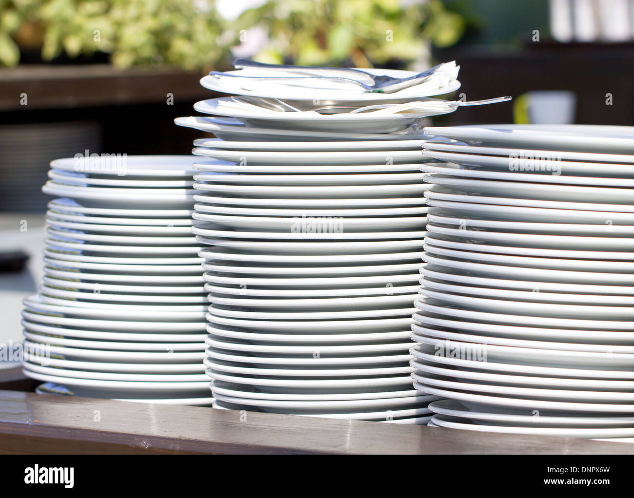 white plates stack Stock Photo - Alamy