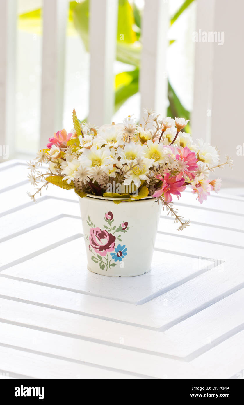 Pink metal vase hi-res stock photography and images - Alamy