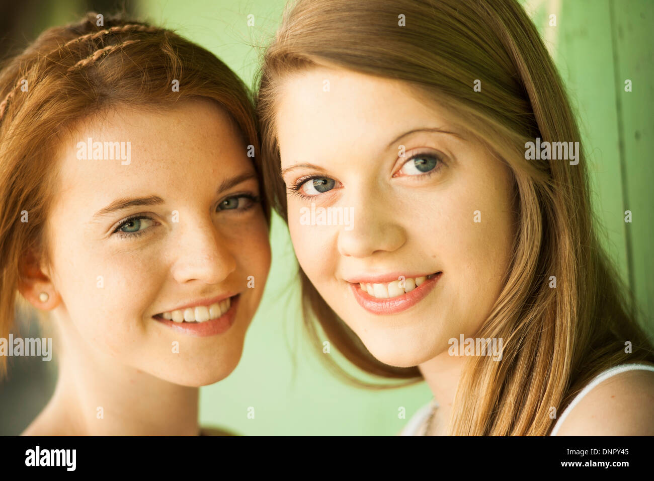 Hairstyle eye contact smiling hi-res stock photography and images - Alamy