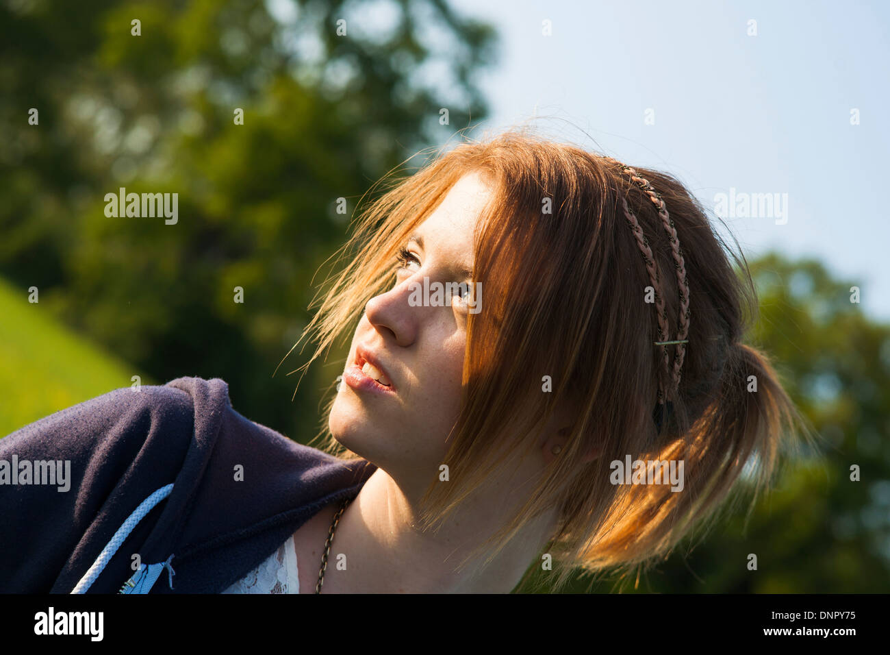 16 17 years old teen girls hi-res stock photography and images - Alamy