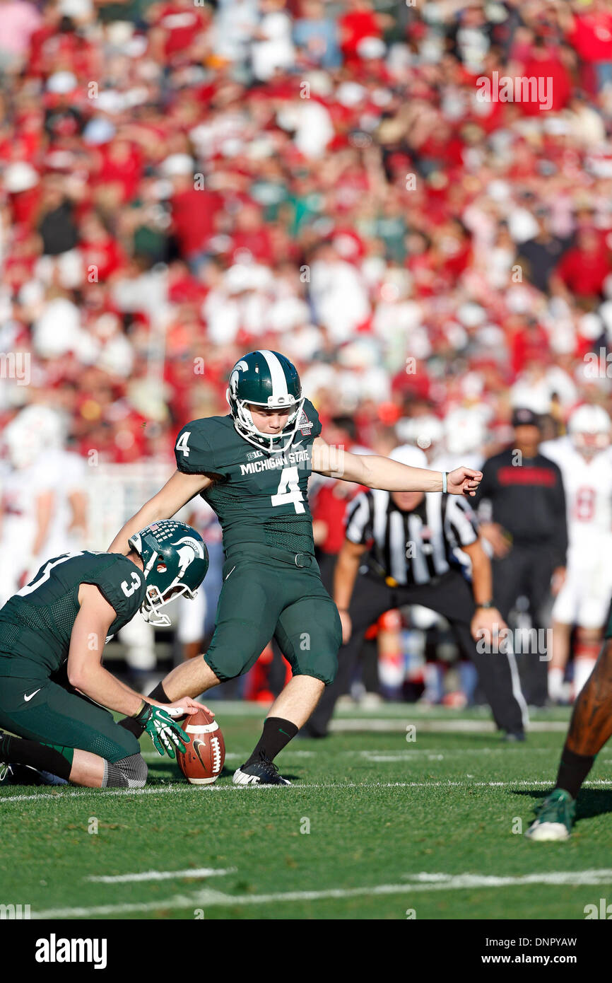 Michigan state football kicker hi-res stock photography and images - Alamy