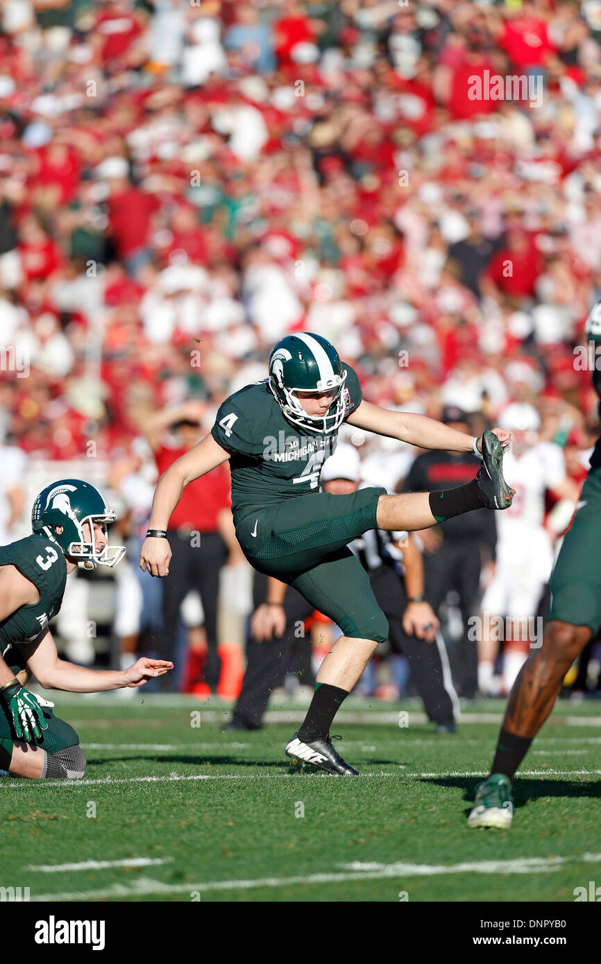 Michigan state football kicker hi-res stock photography and images - Alamy