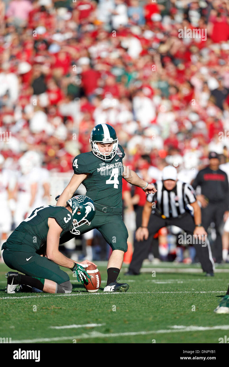 Michigan state football kicker hi-res stock photography and images - Alamy