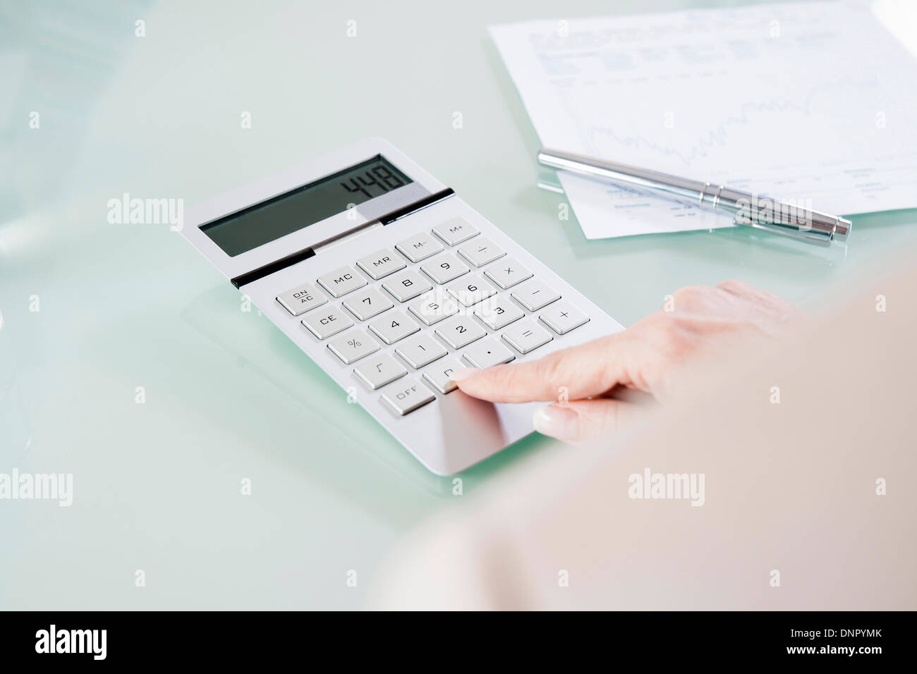 50 woman calculator hi-res stock photography and images - Alamy