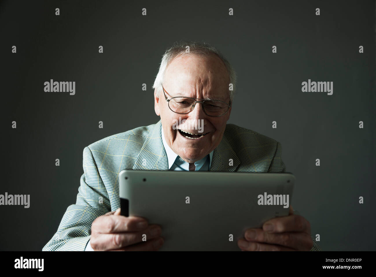 Grumpy old man and computer hi-res stock photography and images - Alamy