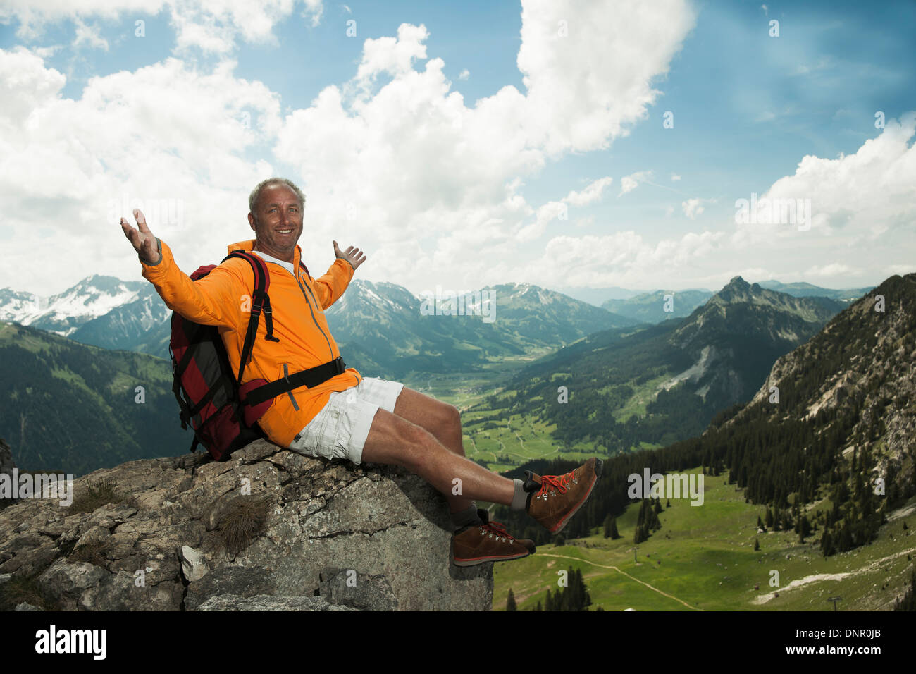 Man sitting on side cliff hi-res stock photography and images - Alamy