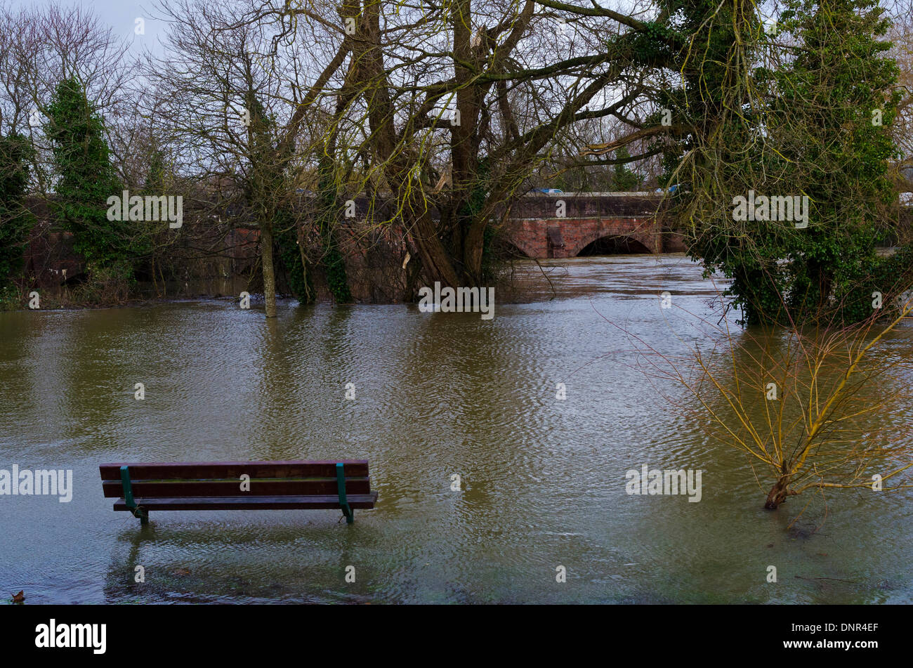 Iford, Bournemouth, Dorset, UK. 03rd Jan, 2014. swollen river Stour ...