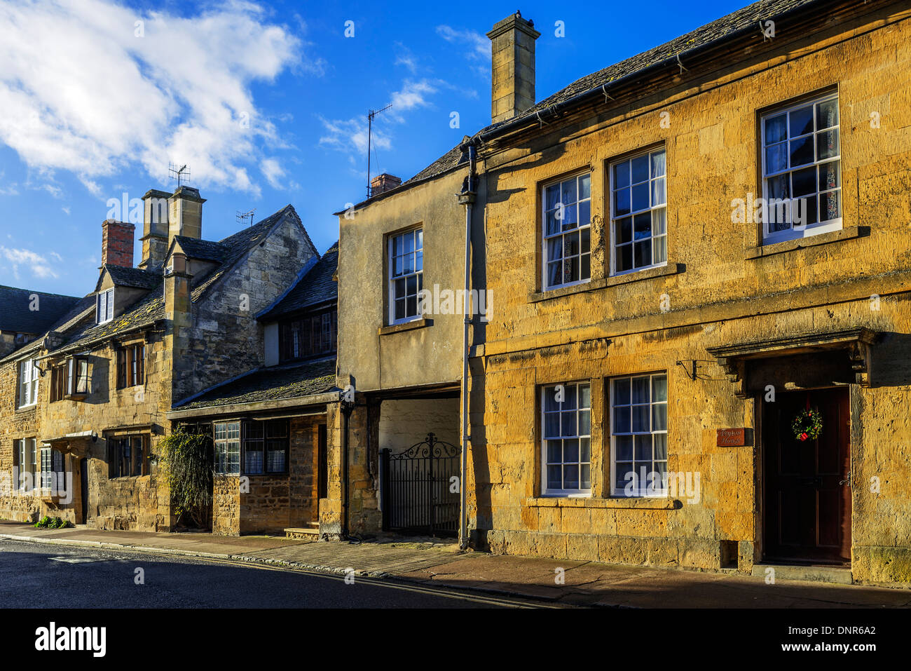 English houses hi-res stock photography and images - Alamy
