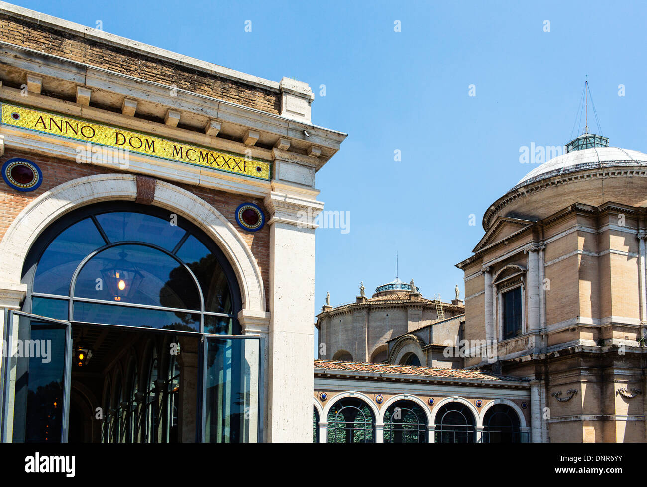 Outside vatican photo of entrance hi-res stock photography and images ...