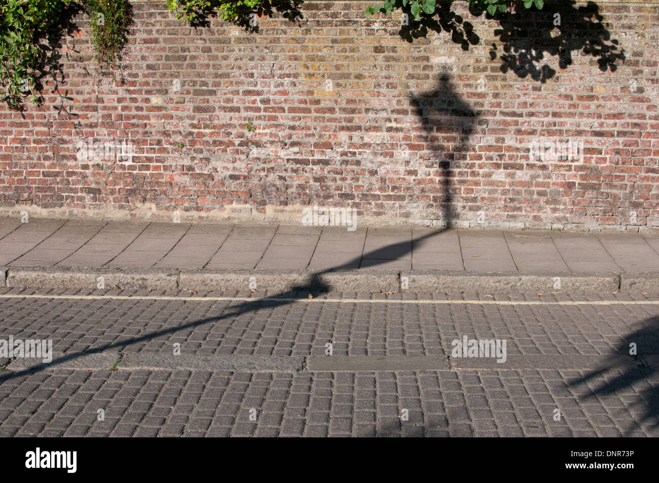shadow of a lamp post Stock Photo - Alamy