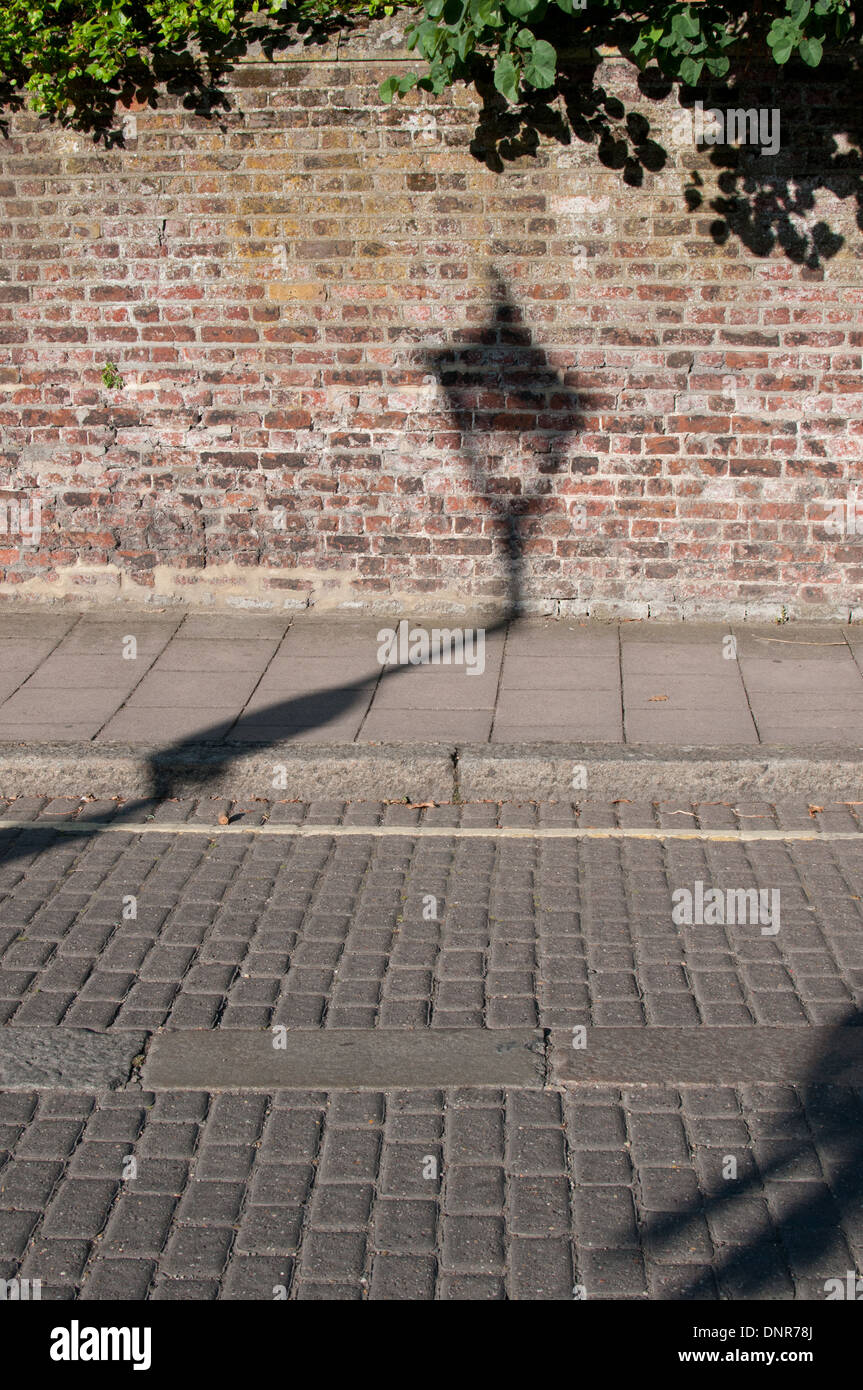 shadow of a lamp post Stock Photo - Alamy