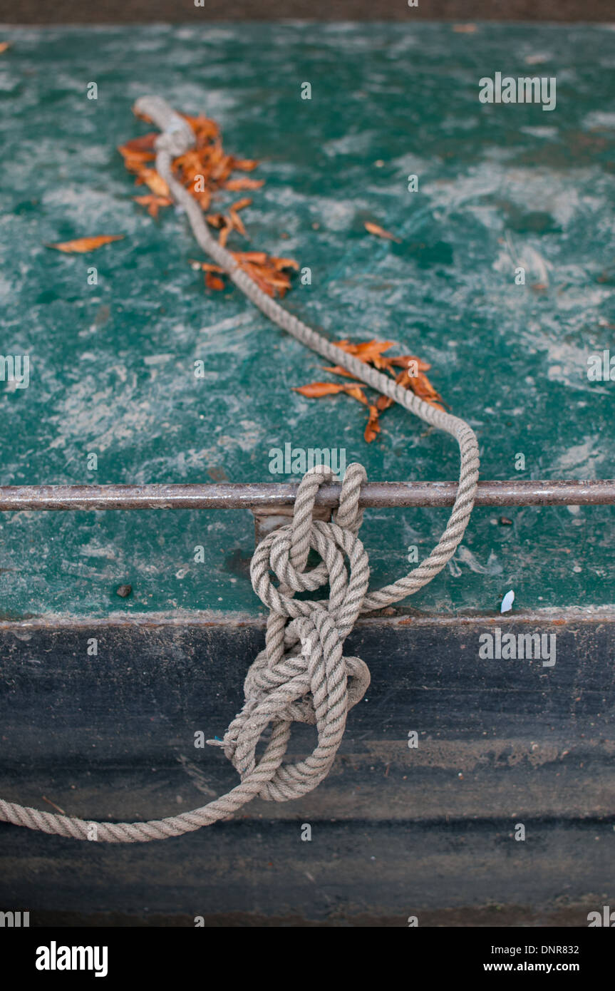 Tied knots hi-res stock photography and images - Alamy