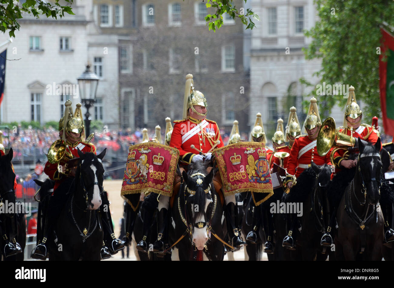 Trooping the colour welsh guards hi-res stock photography and images ...