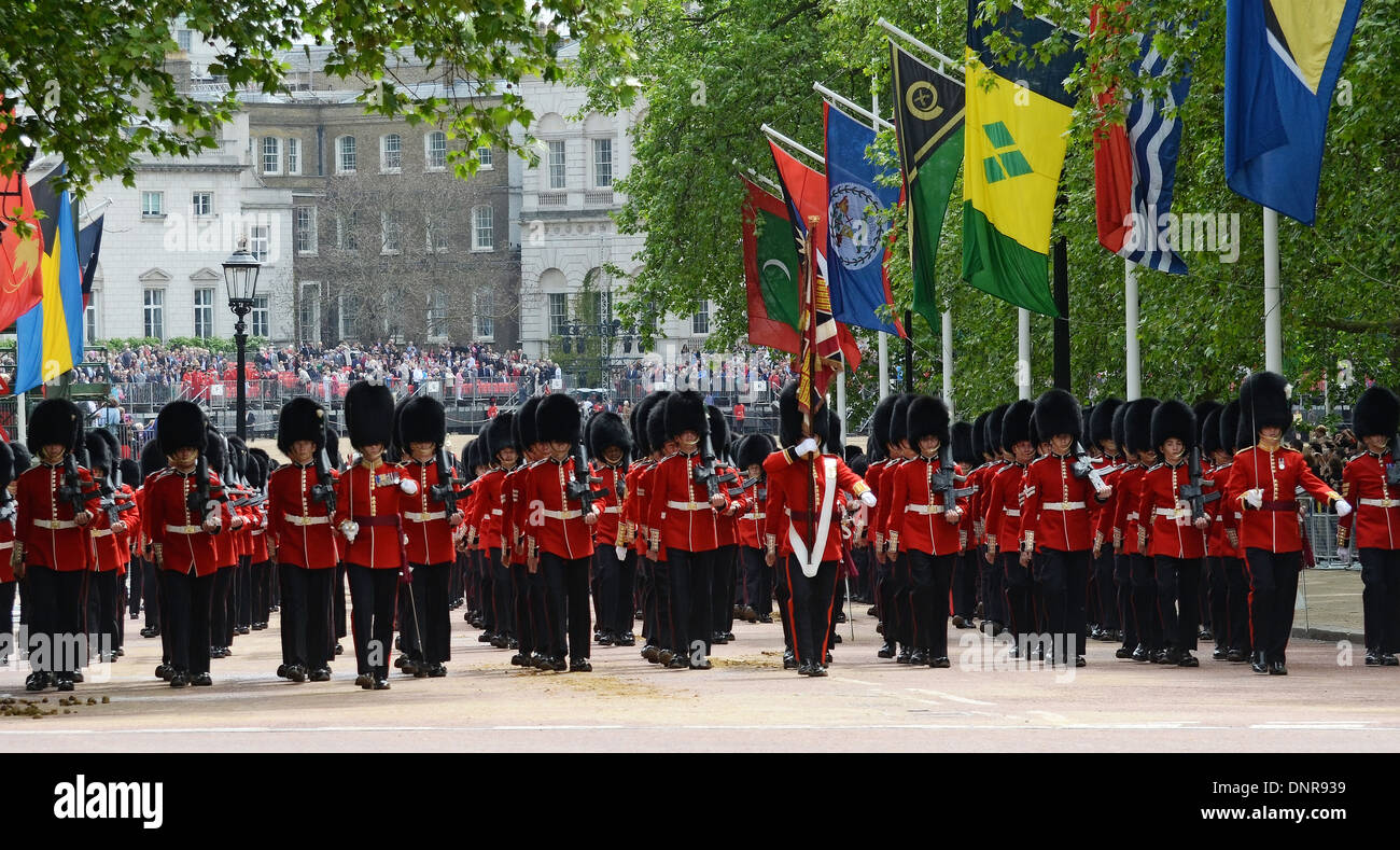 Trooping the colour welsh guards hi-res stock photography and images ...